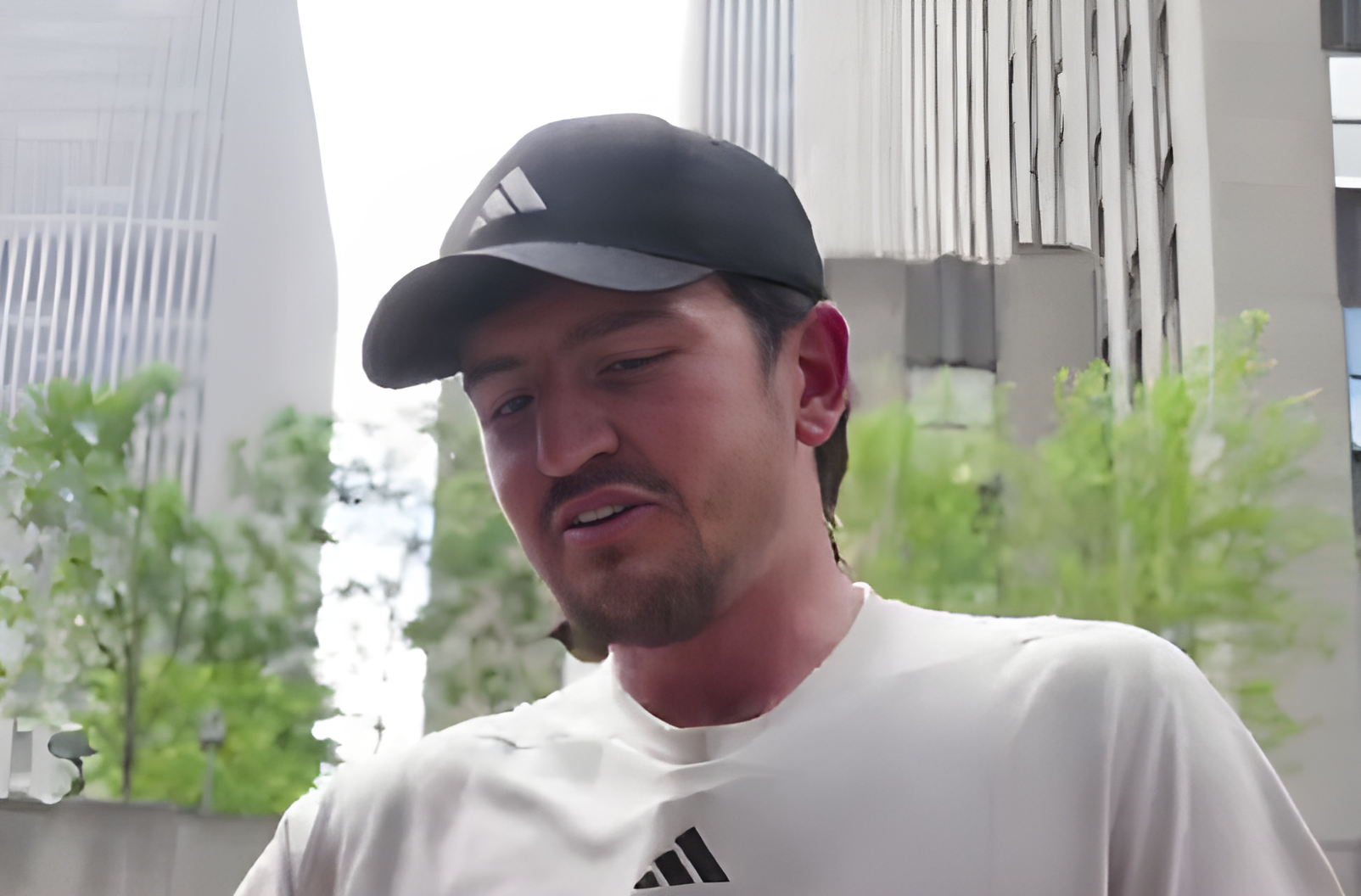 Harry Maguire Sells Panini Stickers in New York During World Cup ...