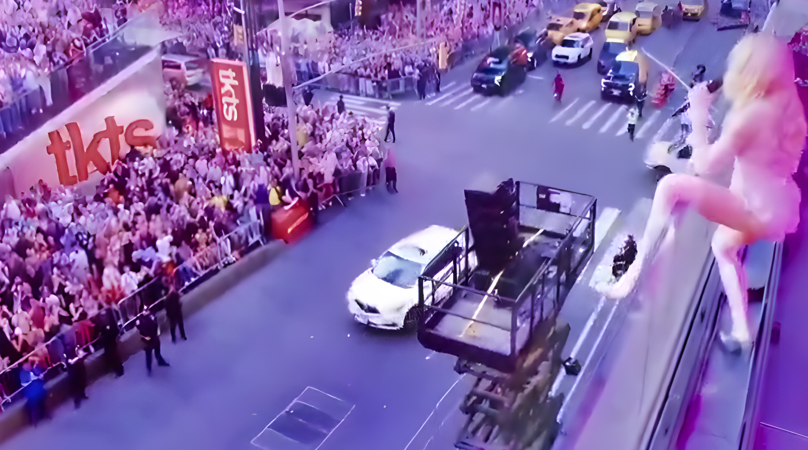 Madonna Leg-Dangle at Times Square Concert Goes Viral · Daily Beirut