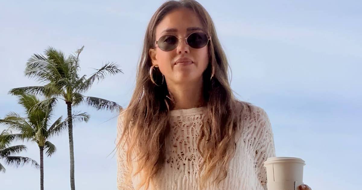 Jessica Alba Shows Toned Abs in Tailored Pantsuit on Instagram · Daily ...